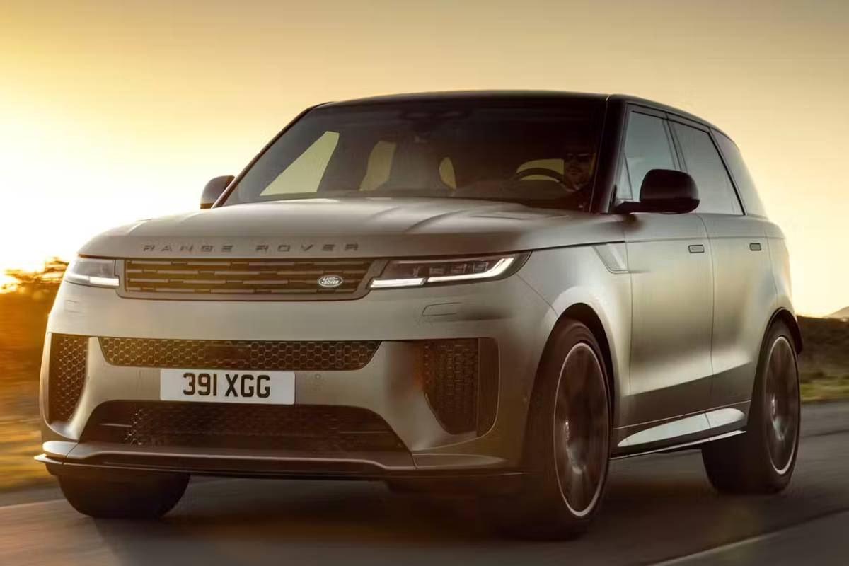 StriveME - مقارنة بين مرسيدسGLE 63 S ايه ام جي ورنج روفر سبورت اس في 2024